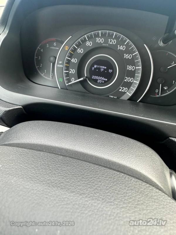 Honda CR-V 2013 Tallina vietnē Melns Honda CR-V 2013 Tallina, ar dzinēja tilpumu 1.60 L un nobraukumu 225 tūkst. km par 8000 €, foto 9 vietnē AUTOMOTO.COM.LV