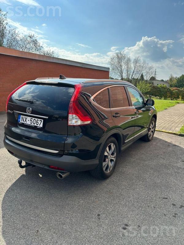 Black Honda CR-V 2013 in Ogre, with an engine capacity of 2.20 L and mileage of 187 thousand km for 12400 €, photo 7 on AUTOMOTO.COM.LV