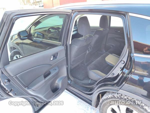 Black Honda CR-V 2014 in Tallinn, with an engine capacity of 2.00 L and mileage of 98 thousand km for 10990 €, photo 10 on AUTOMOTO.COM.LV