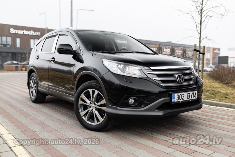 Black Honda CR-V 2014 in Tallinn, with an engine capacity of 2.20 L and mileage of 155 thousand km for 11900 €, photo 3 on AUTOMOTO.COM.LV