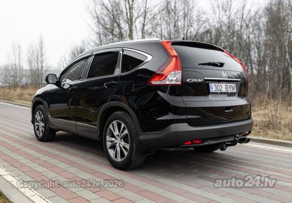 Melns Honda CR-V 2014 Tallina, ar dzinēja tilpumu 2.20 L un nobraukumu 155 tūkst. km par 11900 €, foto 6 vietnē AUTOMOTO.COM.LV