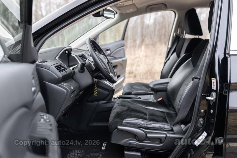 Black Honda CR-V 2014 in Tallinn, with an engine capacity of 2.20 L and mileage of 155 thousand km for 11900 €, photo 8 on AUTOMOTO.COM.LV
