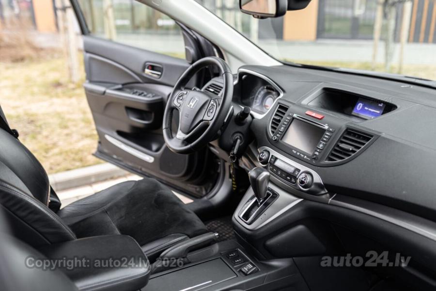 Black Honda CR-V 2014 in Tallinn, with an engine capacity of 2.20 L and mileage of 155 thousand km for 11900 €, photo 11 on AUTOMOTO.COM.LV