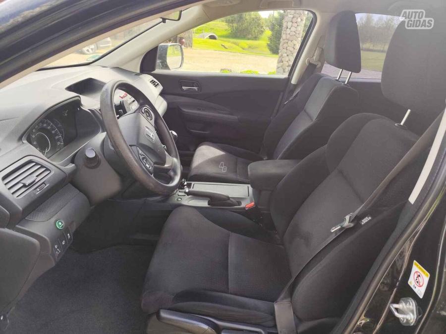 Black Honda CR-V 2014 in Silute, with an engine capacity of 2.20 L and mileage of 277 thousand km for 10000 €, photo 6 on AUTOMOTO.COM.LV
