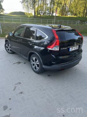 Melns Honda CR-V 2014 Rīga, ar dzinēja tilpumu 1.60 L un nobraukumu 350 tūkst. km par 8900 €, foto 4 vietnē AUTOMOTO.COM.LV