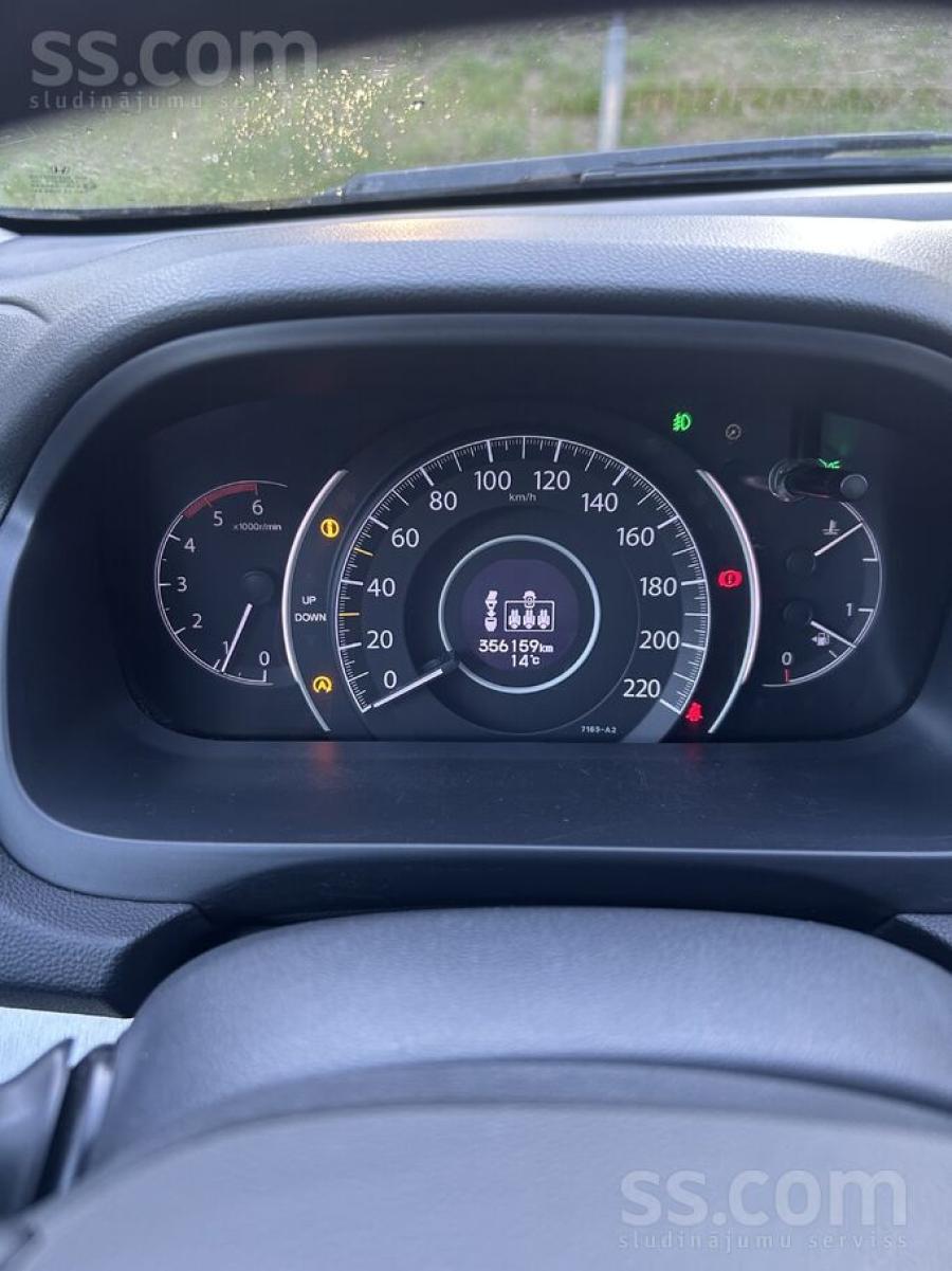 Melns Honda CR-V 2014 Rīga, ar dzinēja tilpumu 1.60 L un nobraukumu 350 tūkst. km par 8900 €, foto 14 vietnē AUTOMOTO.COM.LV