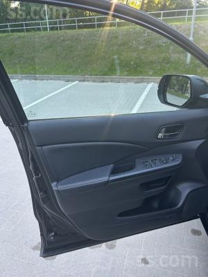 Melns Honda CR-V 2014 Rīga, ar dzinēja tilpumu 1.60 L un nobraukumu 350 tūkst. km par 8900 €, foto 20 vietnē AUTOMOTO.COM.LV