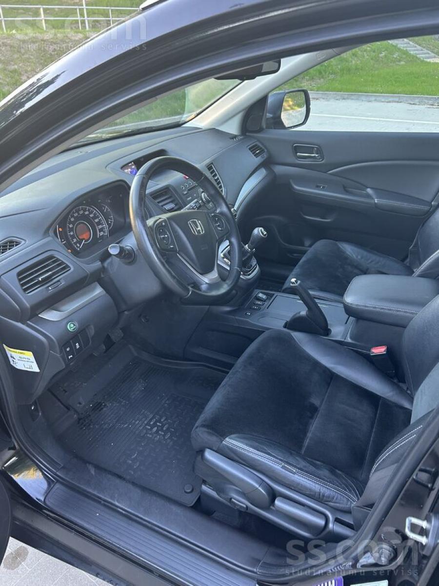 Melns Honda CR-V 2014 Rīga, ar dzinēja tilpumu 1.60 L un nobraukumu 350 tūkst. km par 8900 €, foto 21 vietnē AUTOMOTO.COM.LV