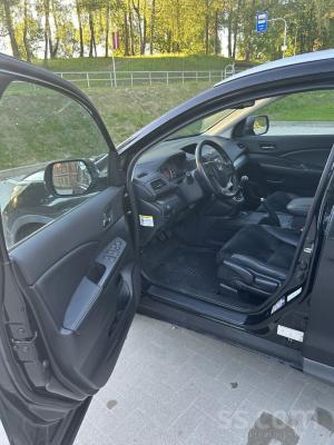 Melns Honda CR-V 2014 Rīga, ar dzinēja tilpumu 1.60 L un nobraukumu 350 tūkst. km par 8900 €, foto 24 vietnē AUTOMOTO.COM.LV