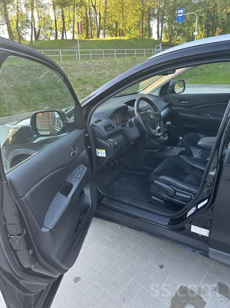 Melns Honda CR-V 2014 Rīga, ar dzinēja tilpumu 1.60 L un nobraukumu 350 tūkst. km par 8900 €, foto 24 vietnē AUTOMOTO.COM.LV