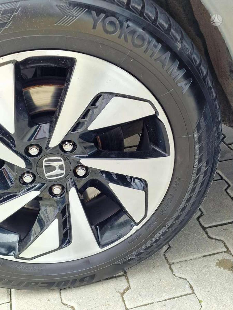 Black Honda CR-V 2014 in Vilnius, with an engine capacity of 2.20 L and mileage of 270 thousand km for 11999 €, photo 4 on AUTOMOTO.COM.LV