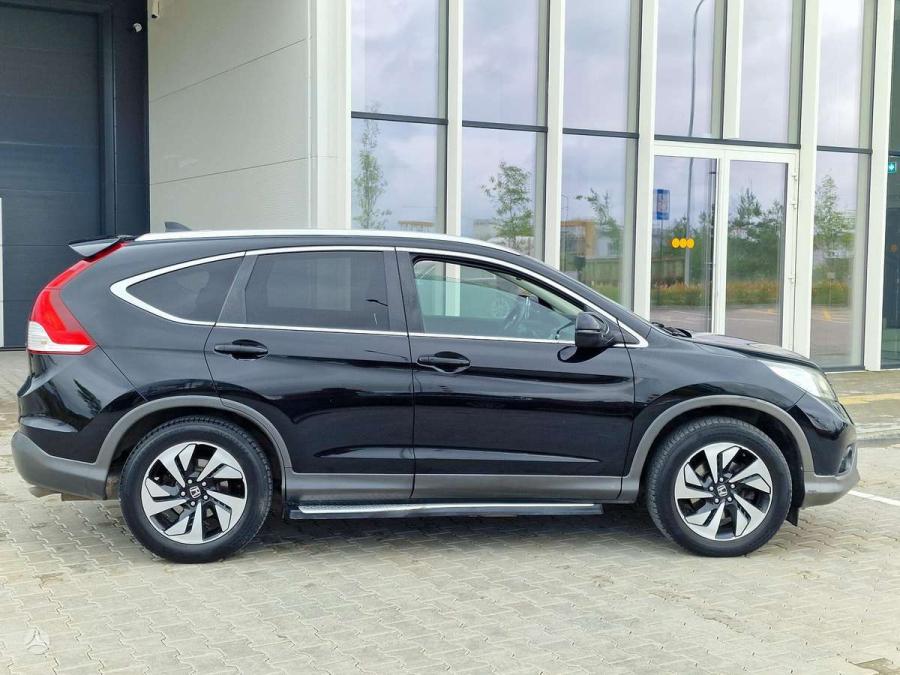 Black Honda CR-V 2014 in Vilnius, with an engine capacity of 2.20 L and mileage of 270 thousand km for 11999 €, photo 10 on AUTOMOTO.COM.LV