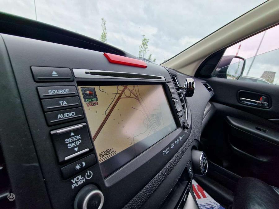 Black Honda CR-V 2014 in Vilnius, with an engine capacity of 2.20 L and mileage of 270 thousand km for 11999 €, photo 17 on AUTOMOTO.COM.LV