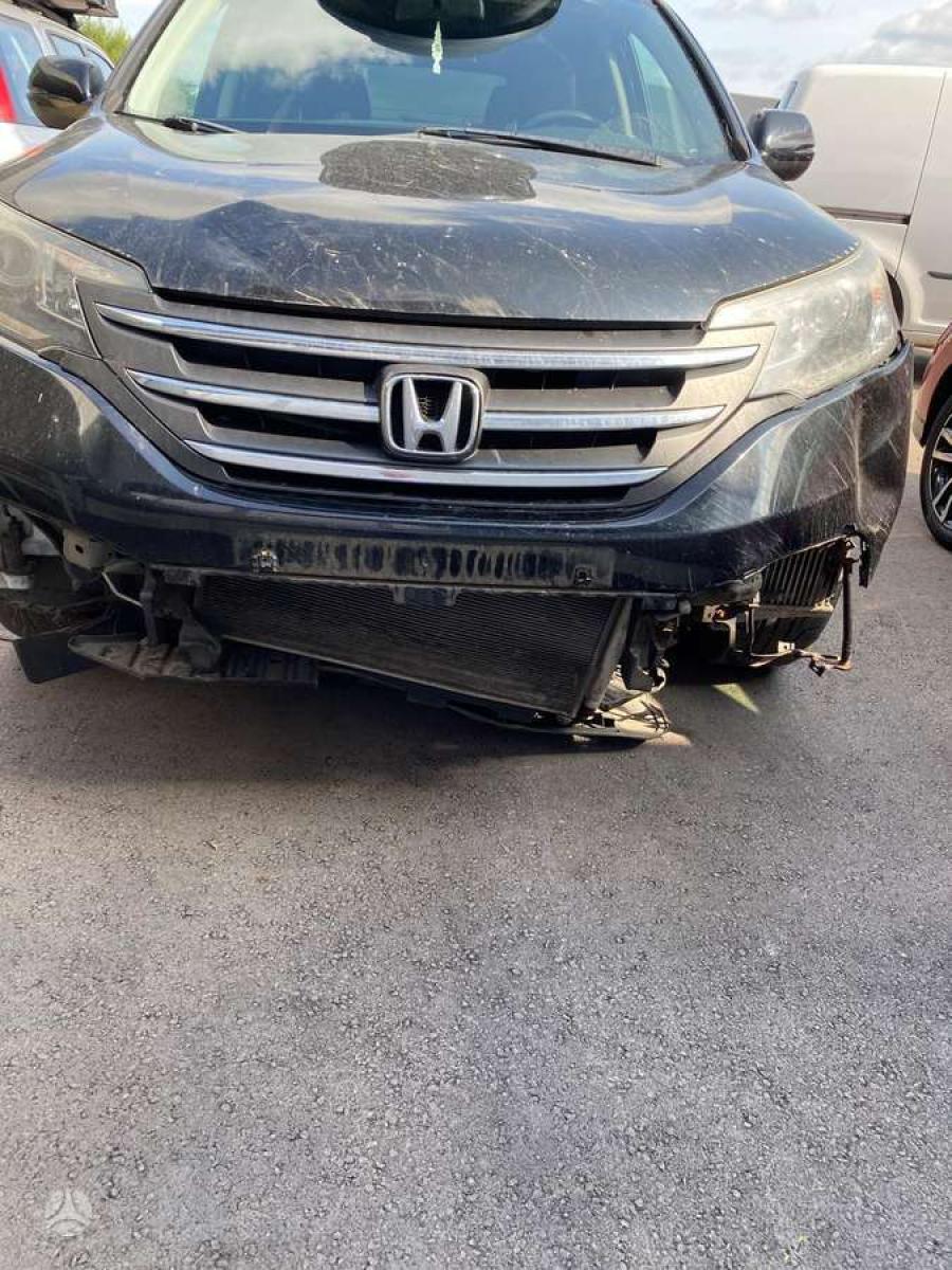Melns Honda CR-V 2014 Alīta, ar dzinēja tilpumu 1.60 L un nobraukumu 220 tūkst. km par 5950 €, foto 4 vietnē AUTOMOTO.COM.LV