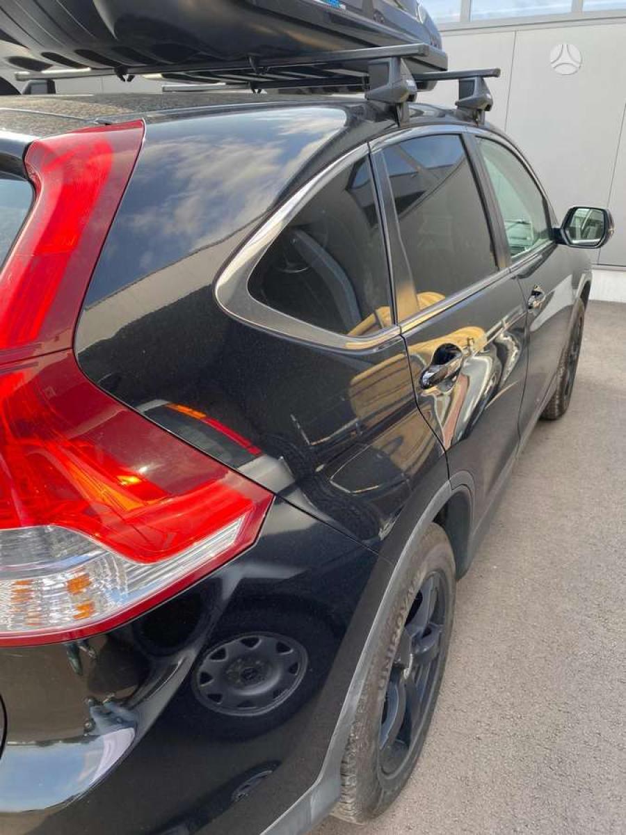 Melns Honda CR-V 2014 Alīta, ar dzinēja tilpumu 1.60 L un nobraukumu 220 tūkst. km par 5950 €, foto 5 vietnē AUTOMOTO.COM.LV