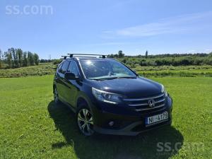 Black Honda CR-V 2014 in Daugavpils, with an engine capacity of 2.20 L and mileage of 307 thousand km for 9000 €, photo 1 on AUTOMOTO.COM.LV