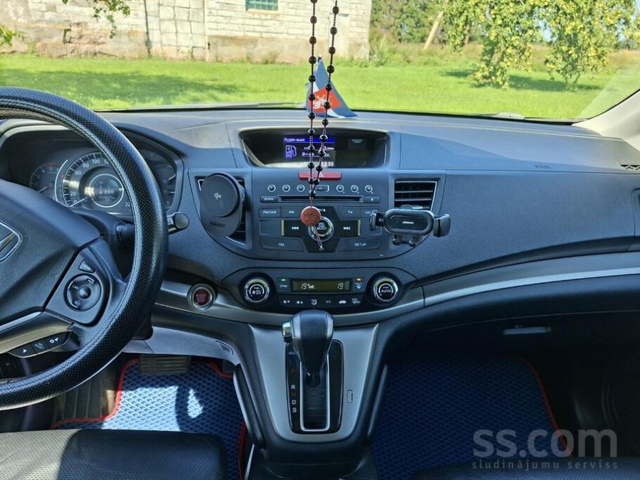 Black Honda CR-V 2014 in Daugavpils, with an engine capacity of 2.20 L and mileage of 307 thousand km for 9000 €, photo 7 on AUTOMOTO.COM.LV