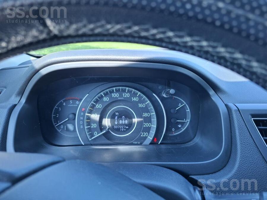 Black Honda CR-V 2014 in Daugavpils, with an engine capacity of 2.20 L and mileage of 307 thousand km for 9000 €, photo 9 on AUTOMOTO.COM.LV