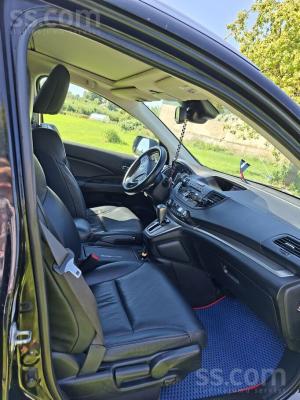 Black Honda CR-V 2014 in Daugavpils, with an engine capacity of 2.20 L and mileage of 307 thousand km for 9000 €, photo 12 on AUTOMOTO.COM.LV