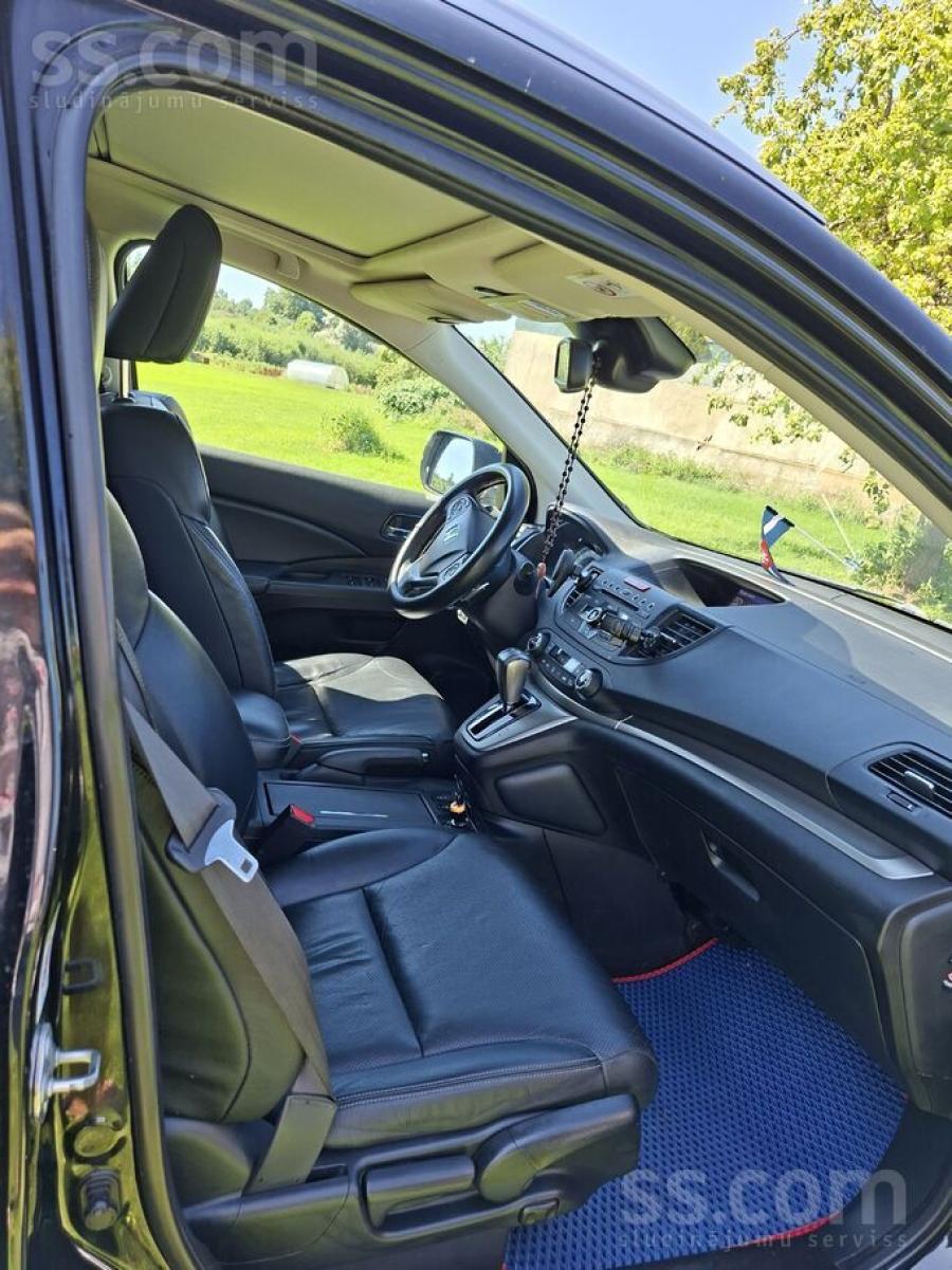 Black Honda CR-V 2014 in Daugavpils, with an engine capacity of 2.20 L and mileage of 307 thousand km for 9000 €, photo 12 on AUTOMOTO.COM.LV