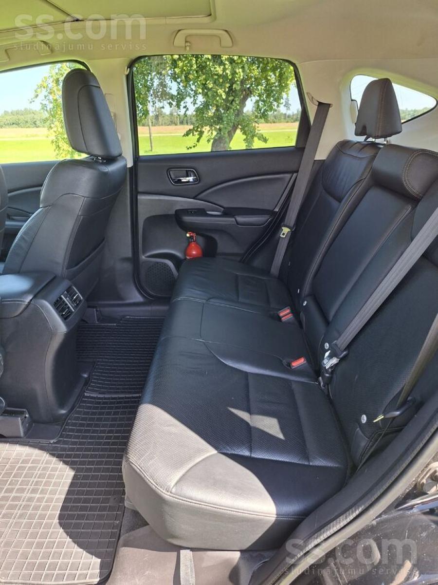 Black Honda CR-V 2014 in Daugavpils, with an engine capacity of 2.20 L and mileage of 307 thousand km for 9000 €, photo 16 on AUTOMOTO.COM.LV