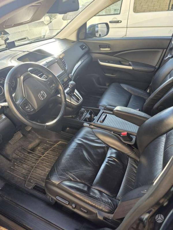 Black Honda CR-V 2014 in Telschi, with an engine capacity of 2.40 L and mileage of 222 thousand km for 11250 €, photo 7 on AUTOMOTO.COM.LV
