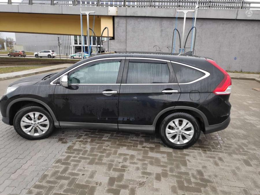 Black Honda CR-V 2014 in Panevezys, with an engine capacity of 1.60 L and mileage of 164 thousand km for 8299 €, photo 4 on AUTOMOTO.COM.LV