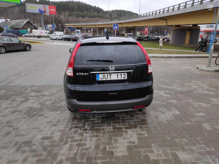 Black Honda CR-V 2014 in Panevezys, with an engine capacity of 1.60 L and mileage of 164 thousand km for 8299 €, photo 7 on AUTOMOTO.COM.LV