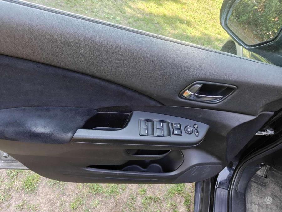 Black Honda CR-V 2014 in Panevezys, with an engine capacity of 1.60 L and mileage of 164 thousand km for 8299 €, photo 11 on AUTOMOTO.COM.LV