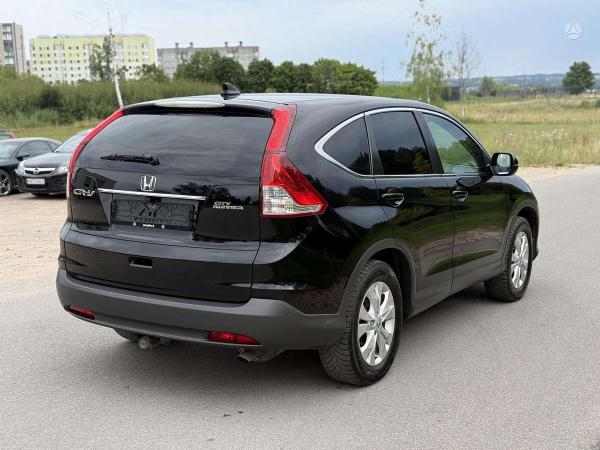Black Honda CR-V 2014 in Alytus, with an engine capacity of 1.60 L and mileage of 211 thousand km for 8350 €, photo 6 on AUTOMOTO.COM.LV