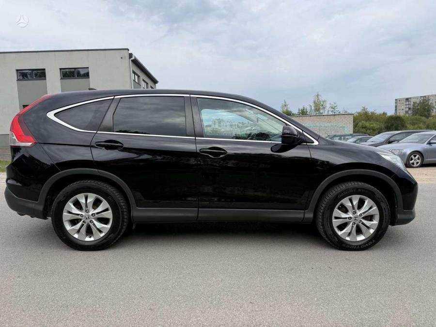 Melns Honda CR-V 2014 Alīta, ar dzinēja tilpumu 1.60 L un nobraukumu 211 tūkst. km par 8350 €, foto 8 vietnē AUTOMOTO.COM.LV