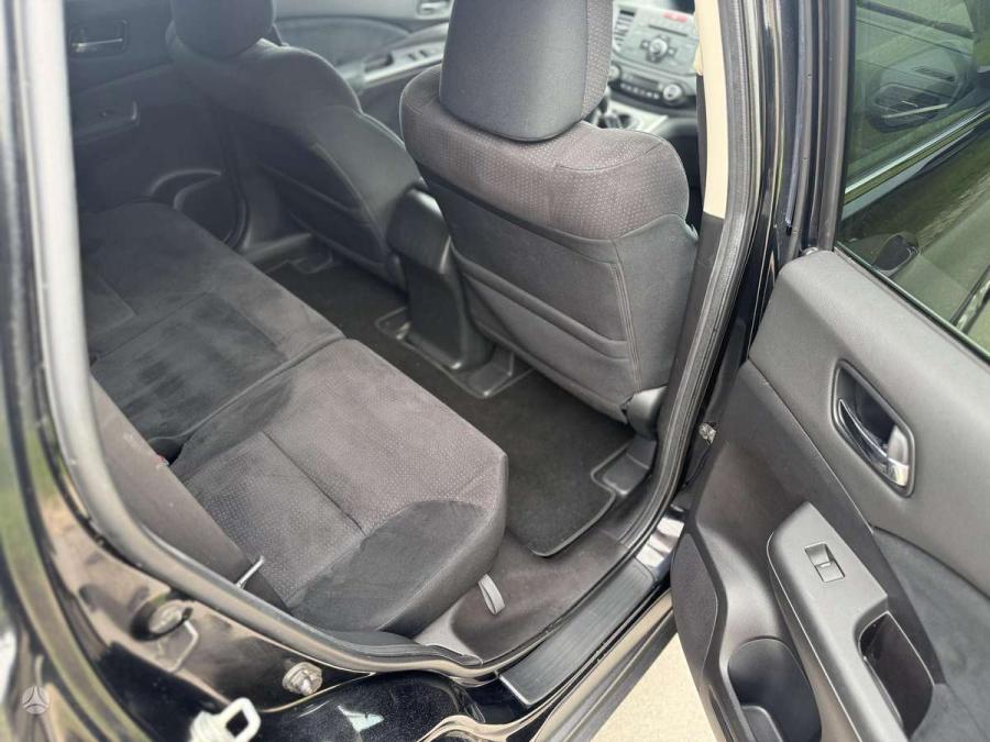 Melns Honda CR-V 2014 Alīta, ar dzinēja tilpumu 1.60 L un nobraukumu 211 tūkst. km par 8350 €, foto 13 vietnē AUTOMOTO.COM.LV