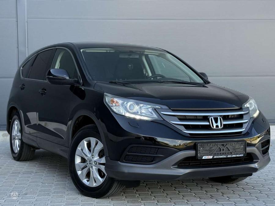 Black Honda CR-V 2014 in Siauliai, with an engine capacity of 2.20 L and mileage of 225 thousand km for 11999 €, photo 1 on AUTOMOTO.COM.LV