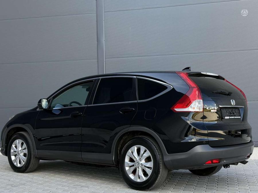 Black Honda CR-V 2014 in Siauliai, with an engine capacity of 2.20 L and mileage of 225 thousand km for 11999 €, photo 8 on AUTOMOTO.COM.LV