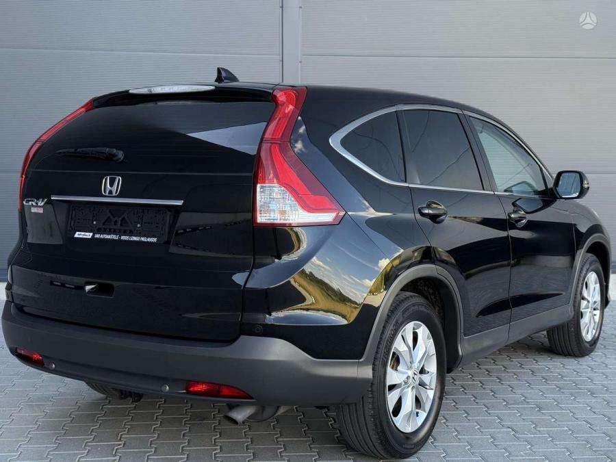 Black Honda CR-V 2014 in Siauliai, with an engine capacity of 2.20 L and mileage of 225 thousand km for 11999 €, photo 11 on AUTOMOTO.COM.LV