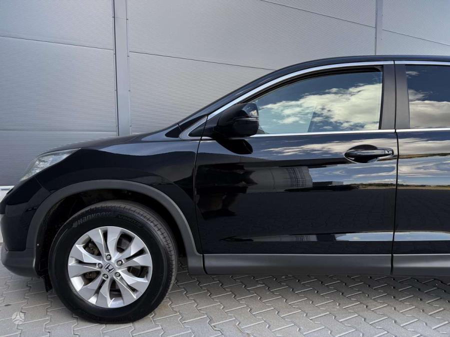 Black Honda CR-V 2014 in Siauliai, with an engine capacity of 2.20 L and mileage of 225 thousand km for 11999 €, photo 16 on AUTOMOTO.COM.LV