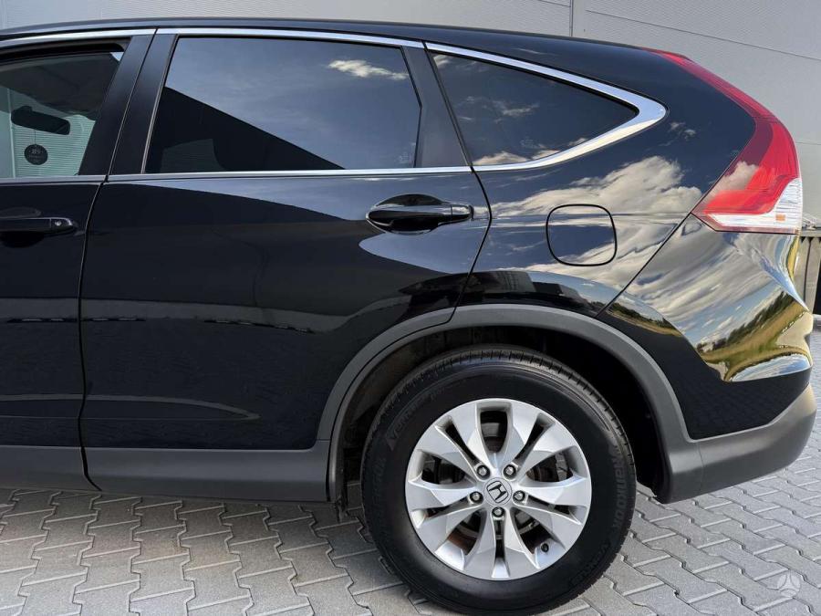 Black Honda CR-V 2014 in Siauliai, with an engine capacity of 2.20 L and mileage of 225 thousand km for 11999 €, photo 17 on AUTOMOTO.COM.LV