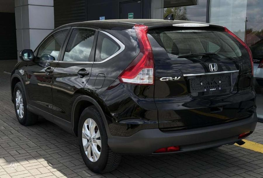 Black Honda CR-V 2014 in Vilnius, with an engine capacity of 1.60 L and mileage of 114 thousand km for 12999 €, photo 6 on AUTOMOTO.COM.LV