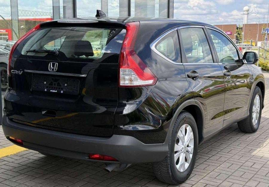 Black Honda CR-V 2014 in Vilnius, with an engine capacity of 1.60 L and mileage of 114 thousand km for 12999 €, photo 7 on AUTOMOTO.COM.LV