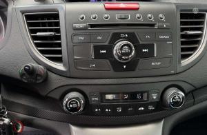 Black Honda CR-V 2014 in Vilnius, with an engine capacity of 1.60 L and mileage of 114 thousand km for 12999 €, photo 16 on AUTOMOTO.COM.LV