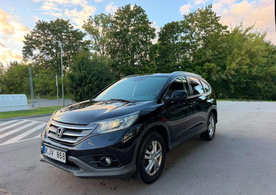 Black Honda CR-V 2014 in Vilnius, with an engine capacity of 2.20 L and mileage of 311 thousand km for 7400 €, photo 3 on AUTOMOTO.COM.LV