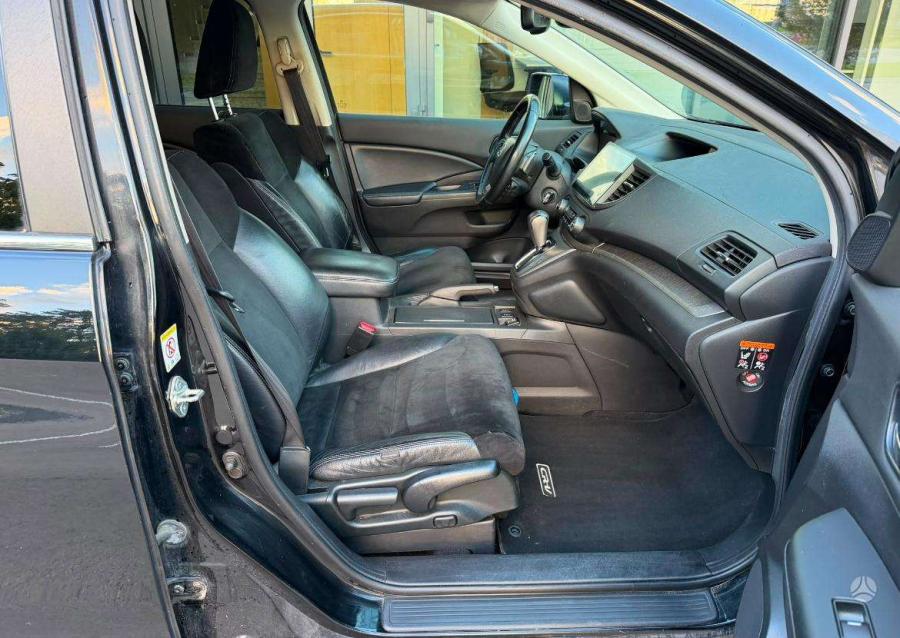 Black Honda CR-V 2014 in Vilnius, with an engine capacity of 2.20 L and mileage of 311 thousand km for 7400 €, photo 9 on AUTOMOTO.COM.LV