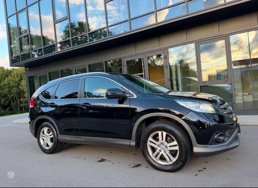 Black Honda CR-V 2014 in Vilnius, with an engine capacity of 2.20 L and mileage of 311 thousand km for 7400 €, photo 14 on AUTOMOTO.COM.LV