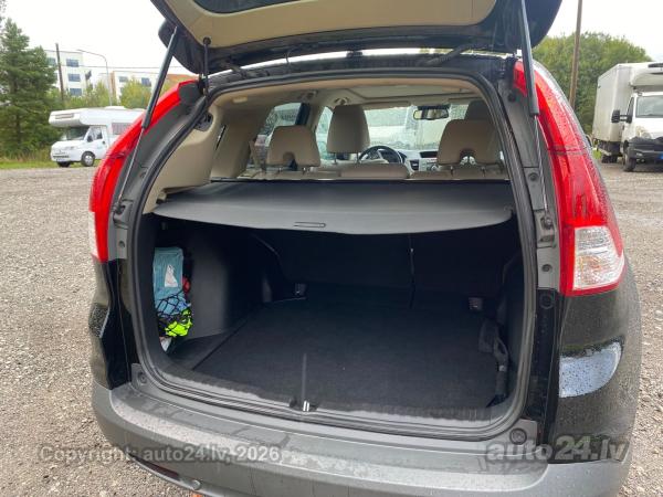 Black Honda CR-V 2014 in Tallinn, with an engine capacity of 2.00 L and mileage of 222 thousand km for 13800 €, photo 5 on AUTOMOTO.COM.LV