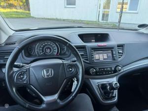 Black Honda CR-V 2014 in Ukmerge, with an engine capacity of 2.20 L and mileage of 345 thousand km for 7000 €, photo 9 on AUTOMOTO.COM.LV
