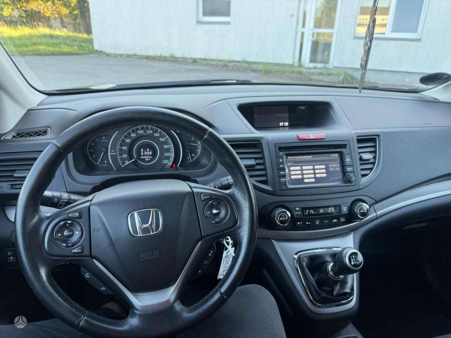 Black Honda CR-V 2014 in Ukmerge, with an engine capacity of 2.20 L and mileage of 345 thousand km for 7000 €, photo 9 on AUTOMOTO.COM.LV