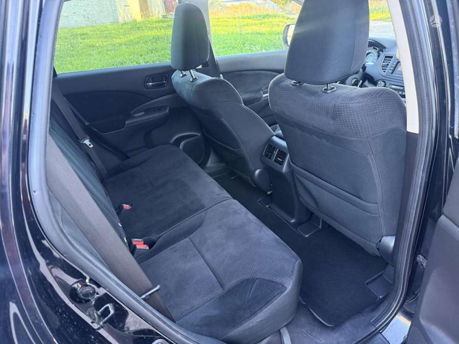 Black Honda CR-V 2014 in Ukmerge, with an engine capacity of 2.20 L and mileage of 345 thousand km for 7000 €, photo 12 on AUTOMOTO.COM.LV