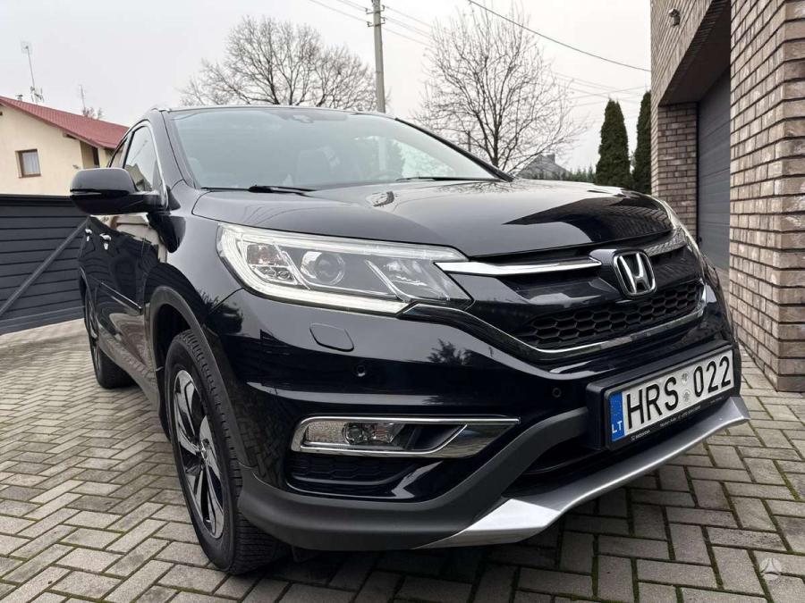 Black Honda CR-V 2015 in Kaunas, with an engine capacity of 2.00 L and mileage of 160 thousand km for 17950 €, photo 1 on AUTOMOTO.COM.LV