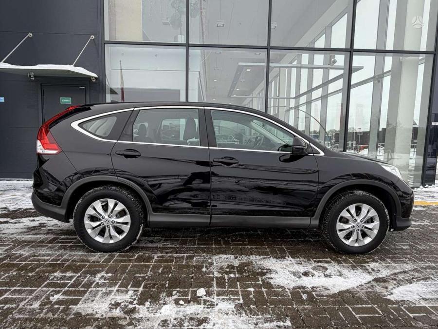 Black Honda CR-V 2015 in Vilnius, with an engine capacity of 1.60 L and mileage of 188 thousand km for 11555 €, photo 6 on AUTOMOTO.COM.LV