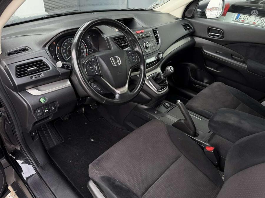 Black Honda CR-V 2015 in Vilnius, with an engine capacity of 1.60 L and mileage of 188 thousand km for 11555 €, photo 9 on AUTOMOTO.COM.LV